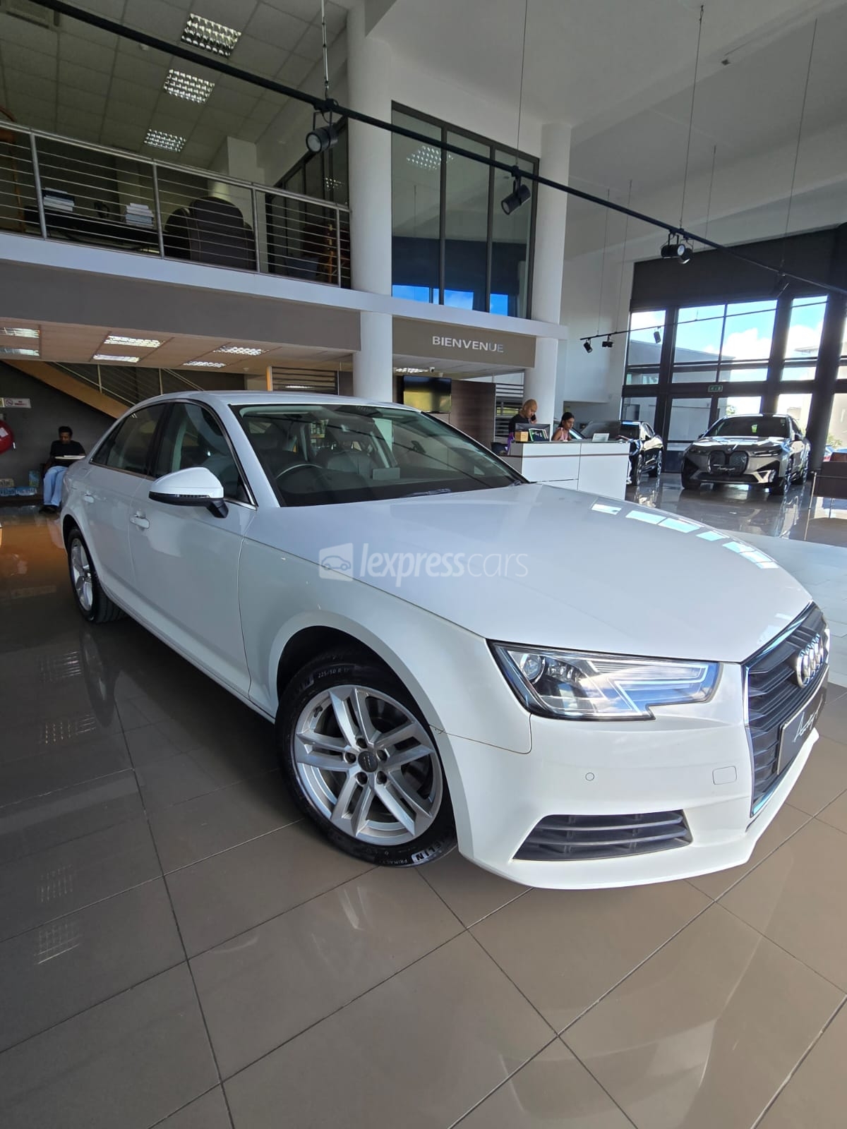 Dealership Second Hand Audi A4 2017 - lexpresscars.mu