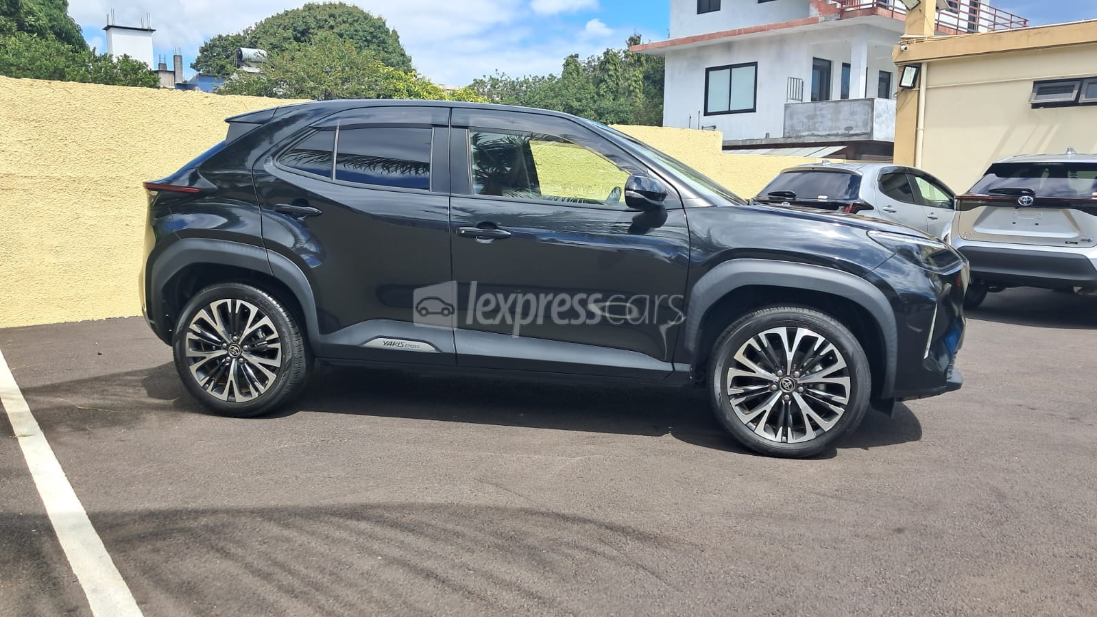 Dealership Second Hand Toyota Yaris Cross 2022 - lexpresscars.mu