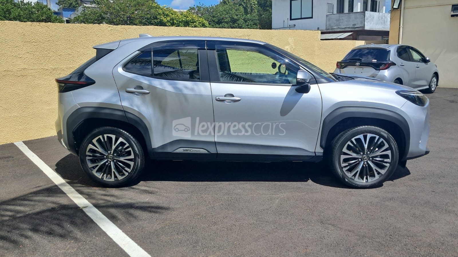 Dealership Second Hand Toyota Yaris Cross - lexpresscars.mu