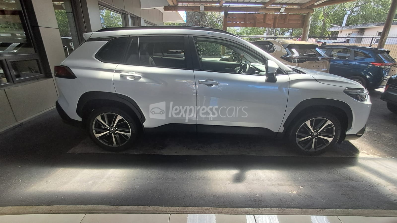 Dealership Second Hand Toyota Corolla Cross - lexpresscars.mu