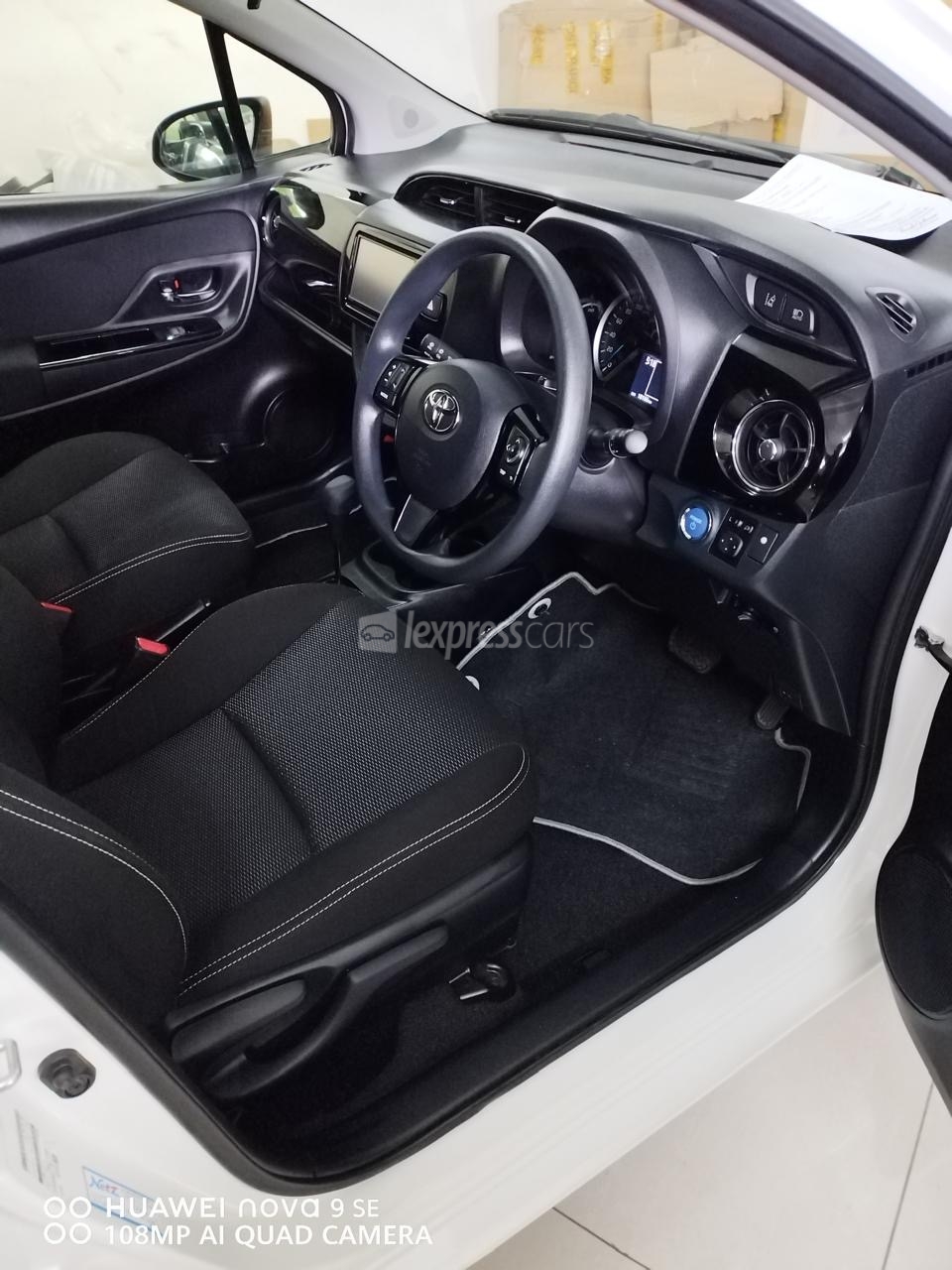 Second-Hand Toyota Vitz 2018 - lexpresscars.mu