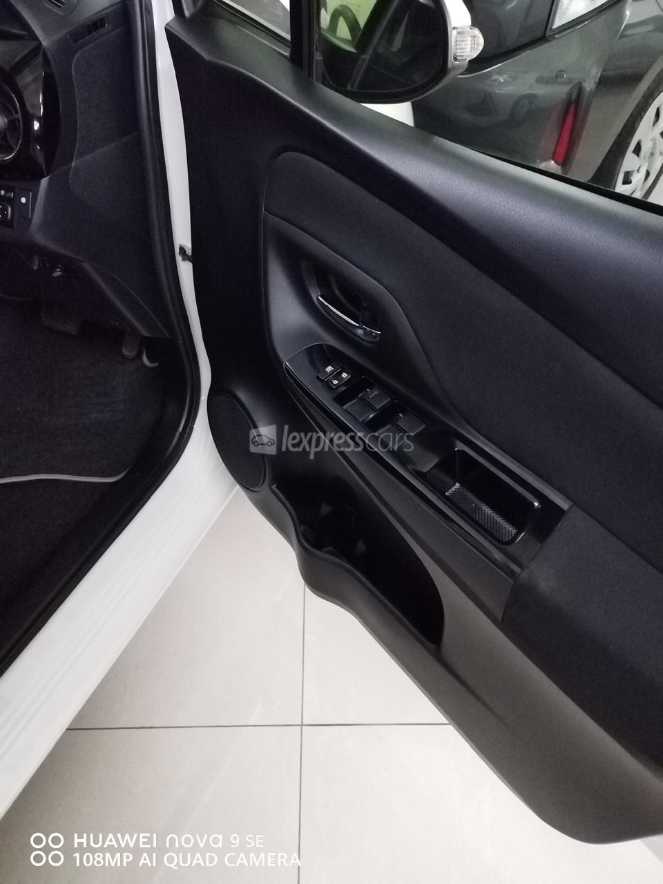 Second-Hand Toyota Vitz 2018 - lexpresscars.mu