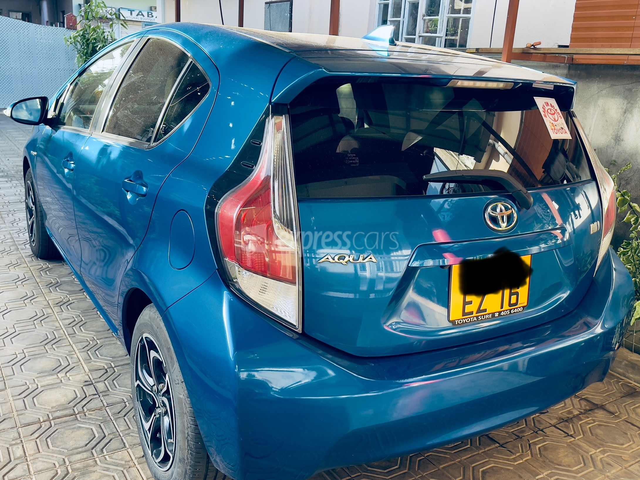 Second-Hand Toyota Aqua 2016 - lexpresscars.mu