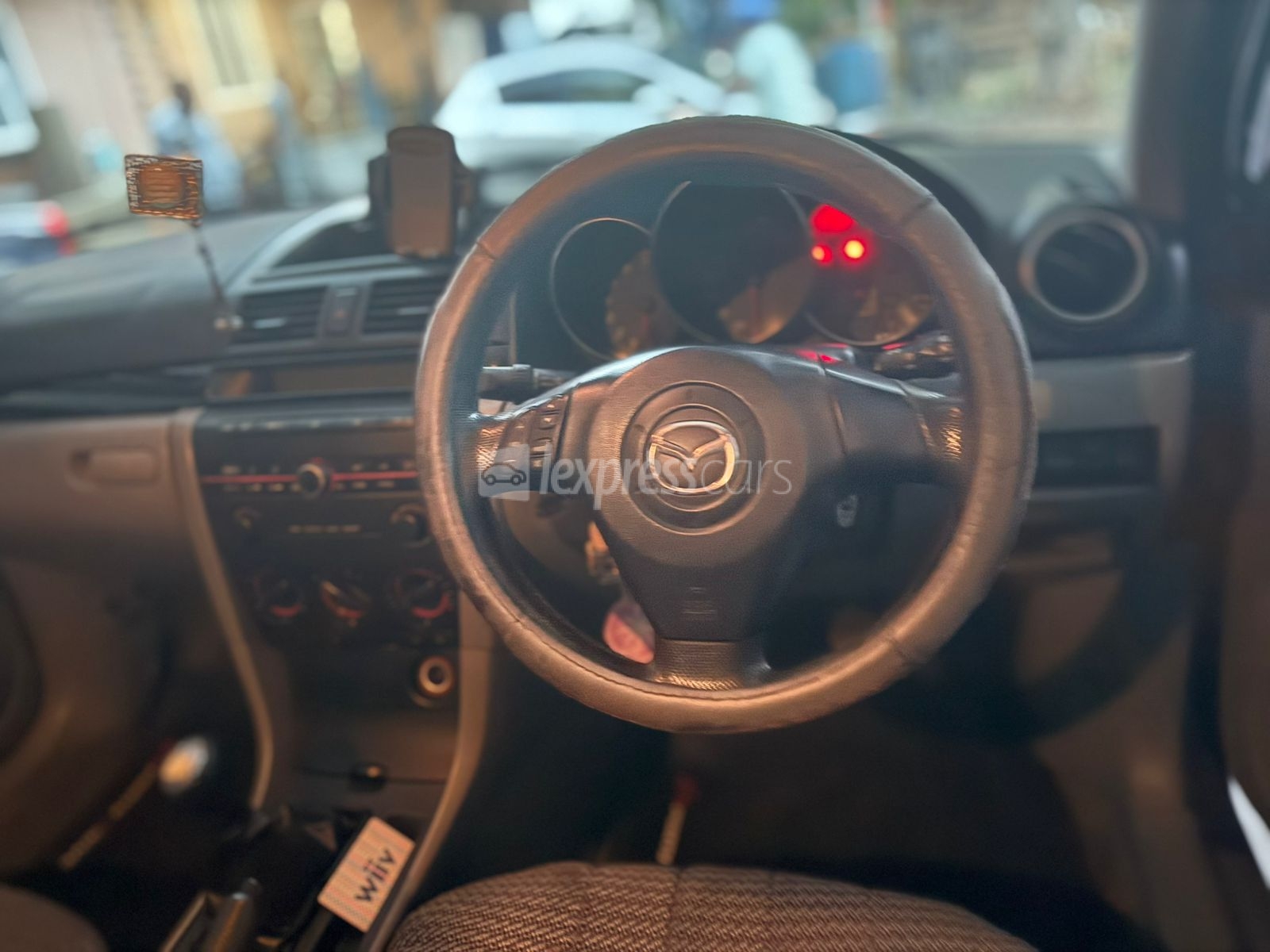 Second-Hand Mazda Axela 2005 - lexpresscars.mu