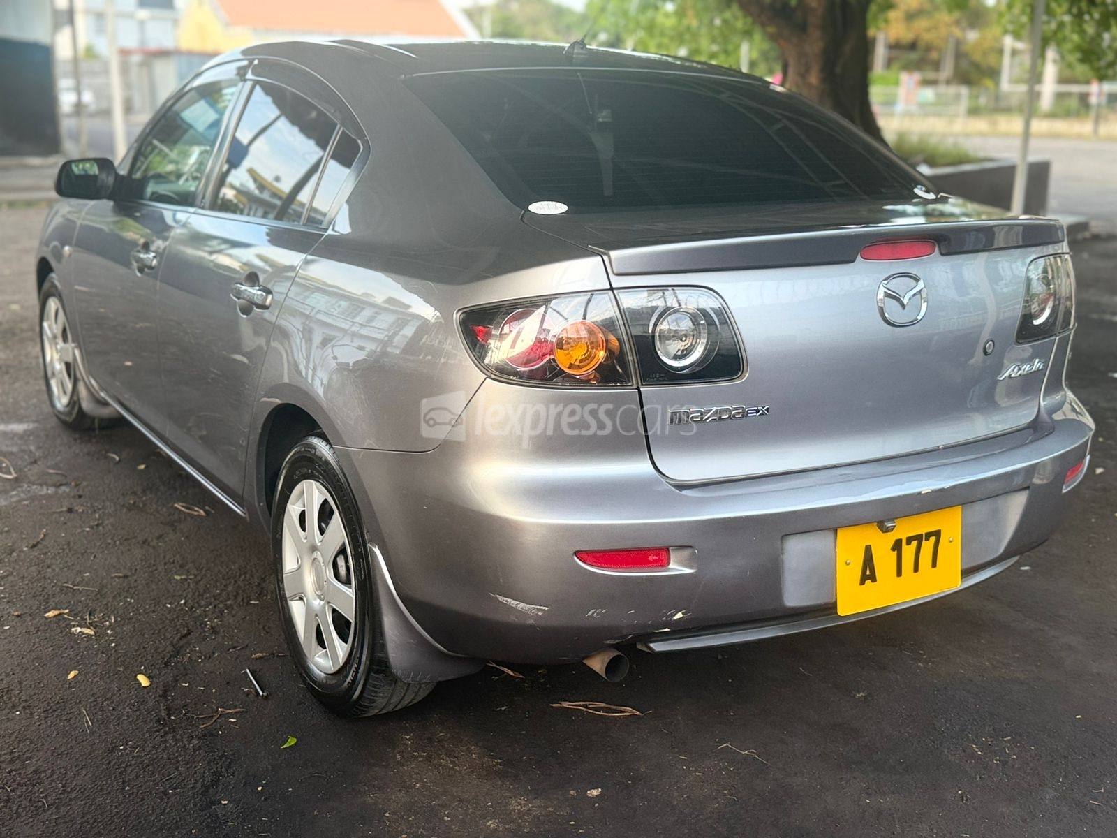 Second-Hand Mazda Axela 2005 - lexpresscars.mu