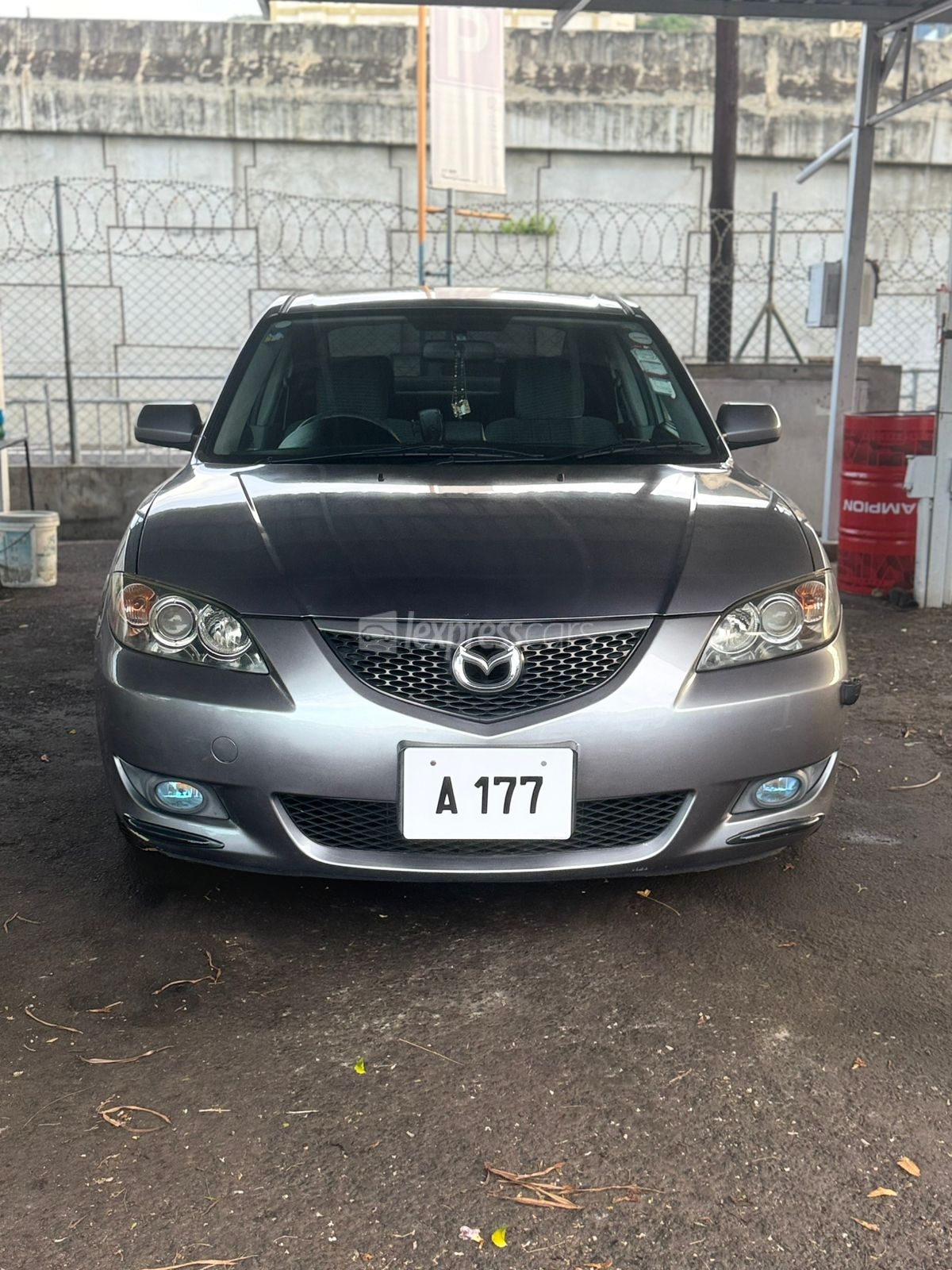 Second-Hand Mazda Axela 2005 - lexpresscars.mu