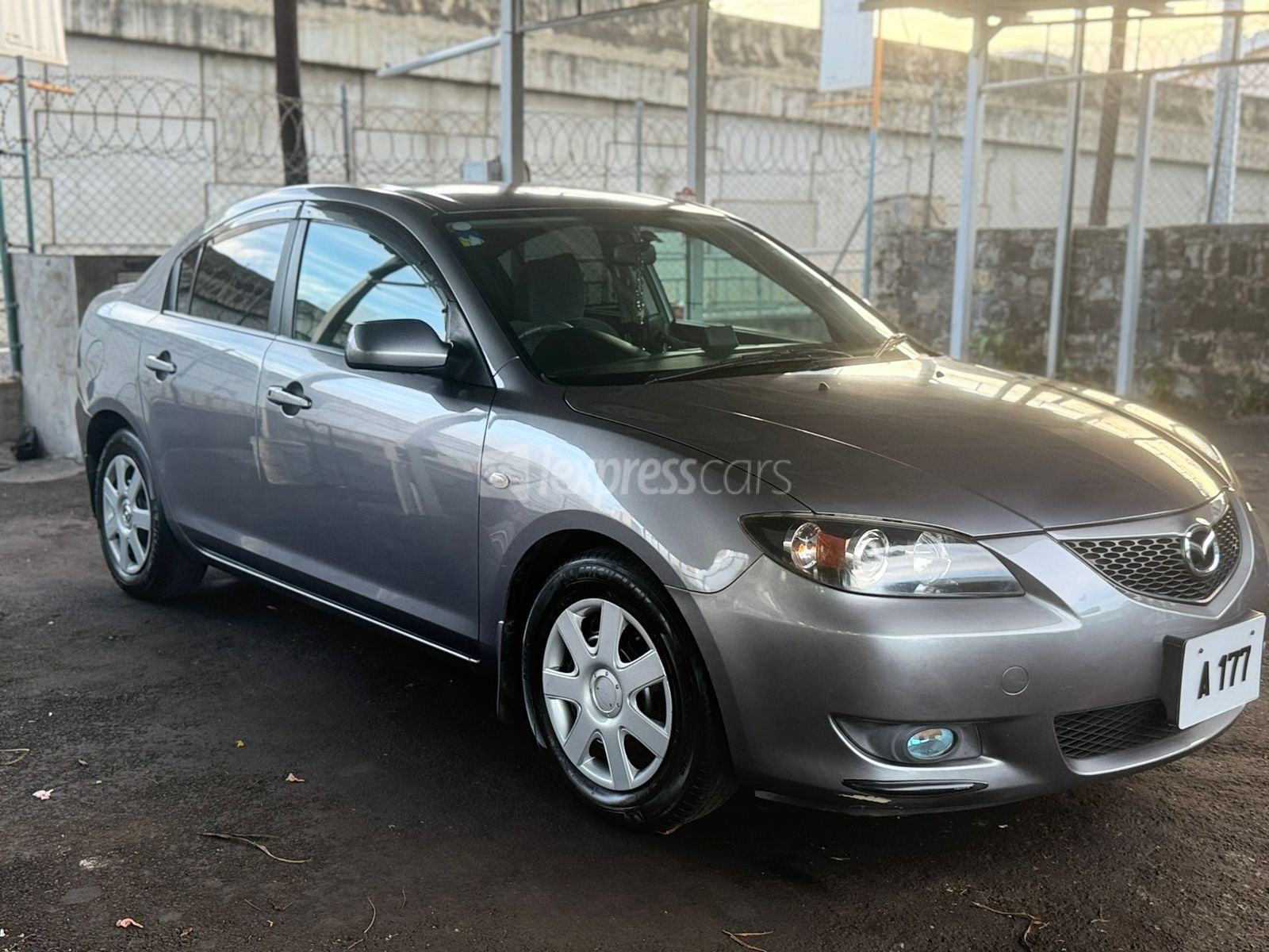 Second-Hand Mazda Axela 2005 - lexpresscars.mu