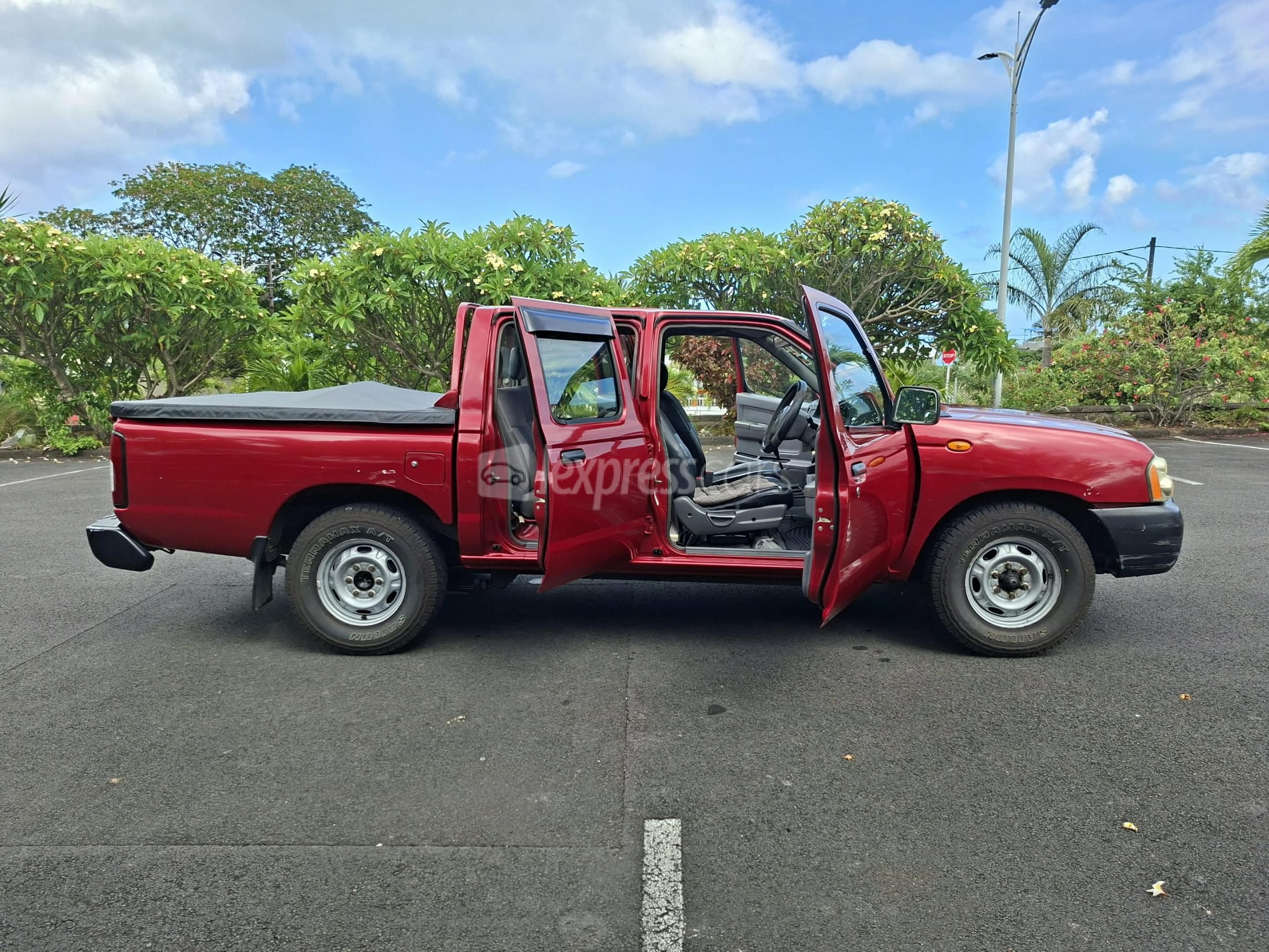 Second-Hand Nissan Pick- Up 2008 - lexpresscars.mu
