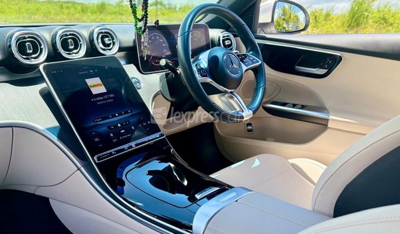 Dealership Second Hand Mercedes-Benz C180 - lexpresscars.mu