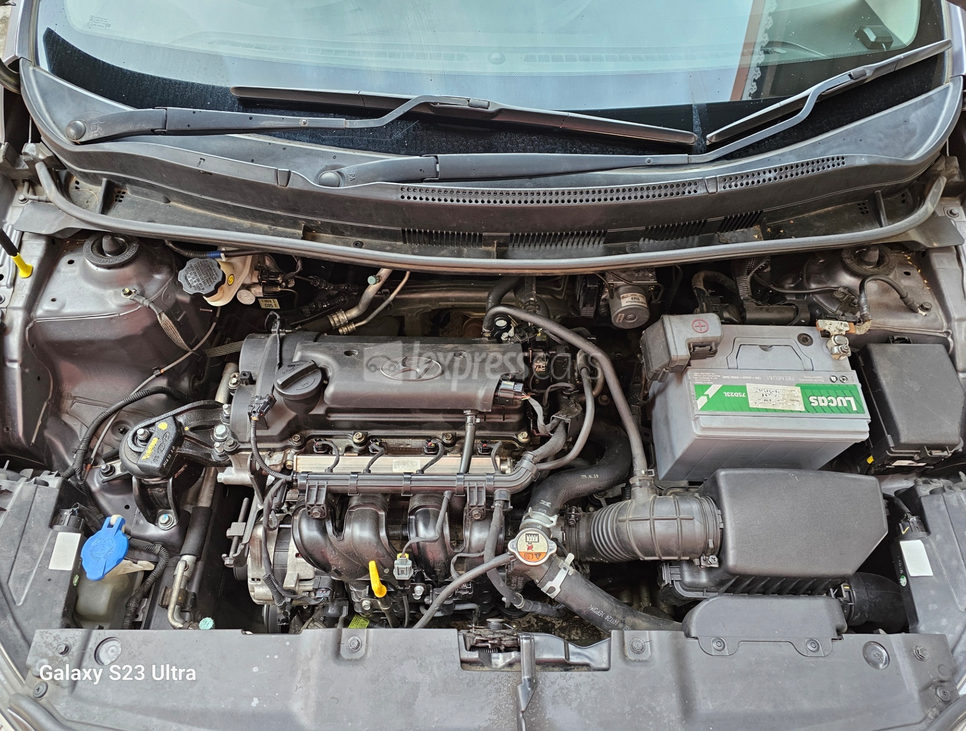 Second-Hand Hyundai Accent 2015 - lexpresscars.mu