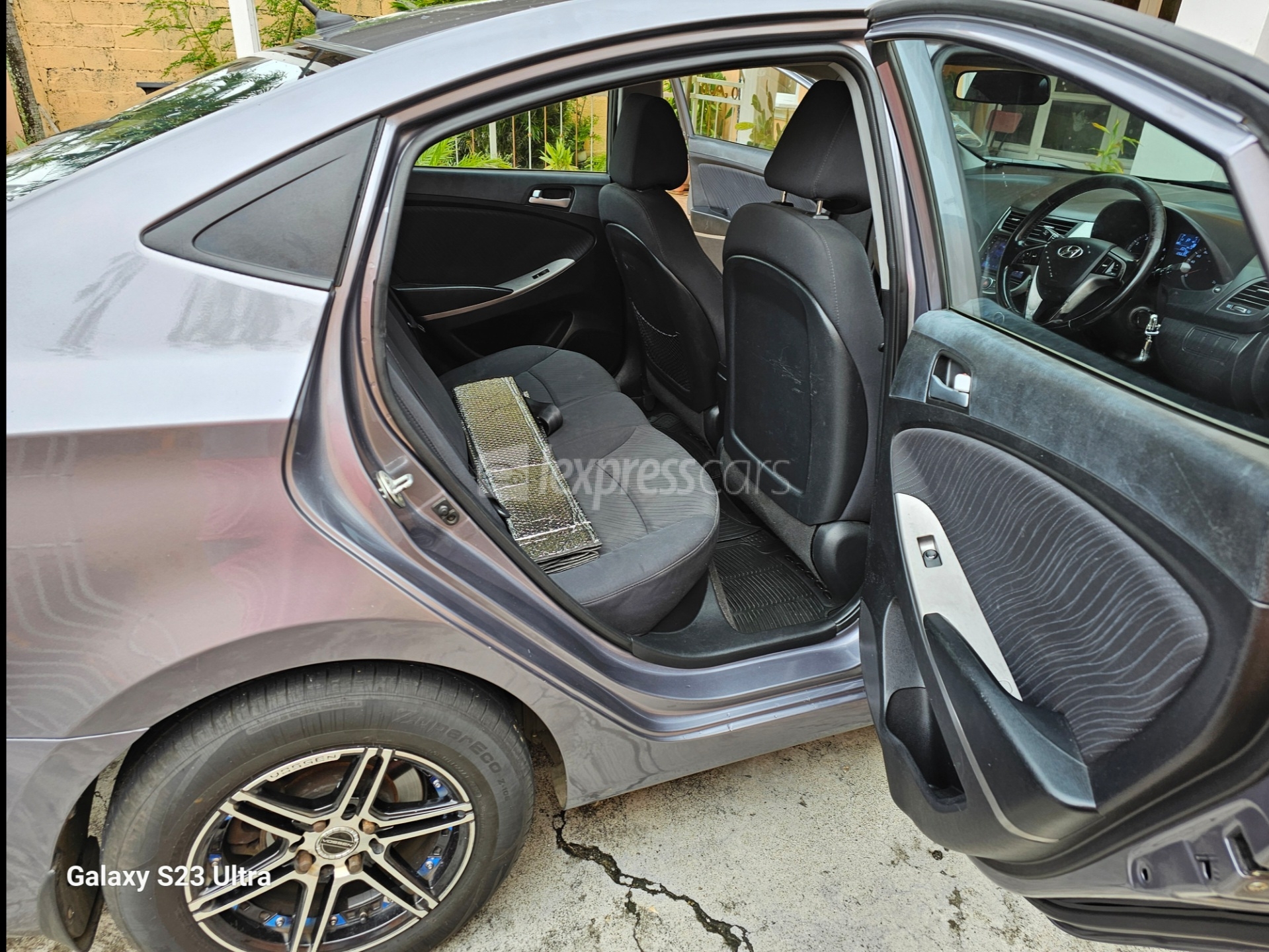 Second-Hand Hyundai Accent 2015 - lexpresscars.mu